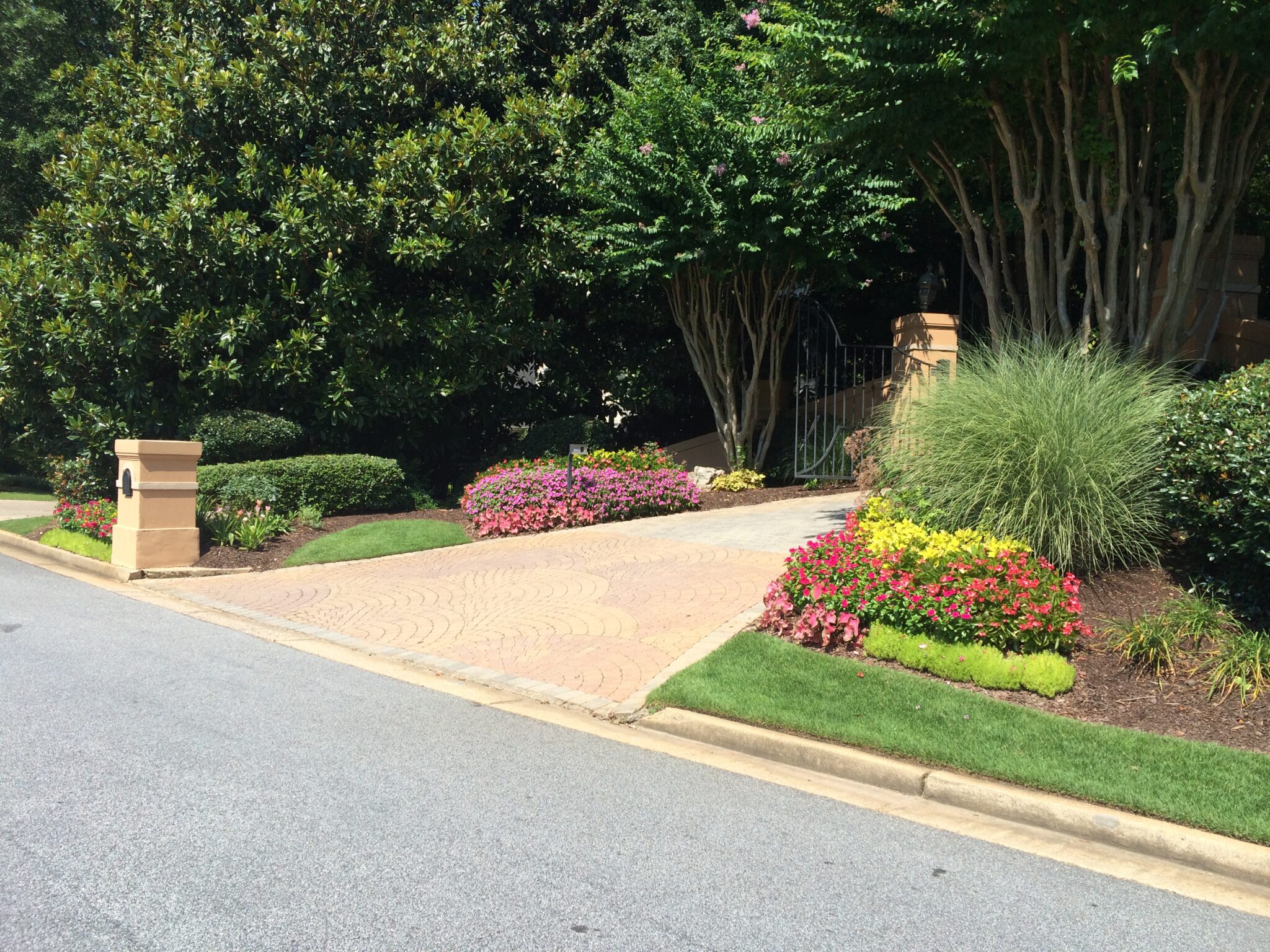 Maximizing Curb Appeal: Front Yard Landscaping Trends For 2025 | P.O.P ...
